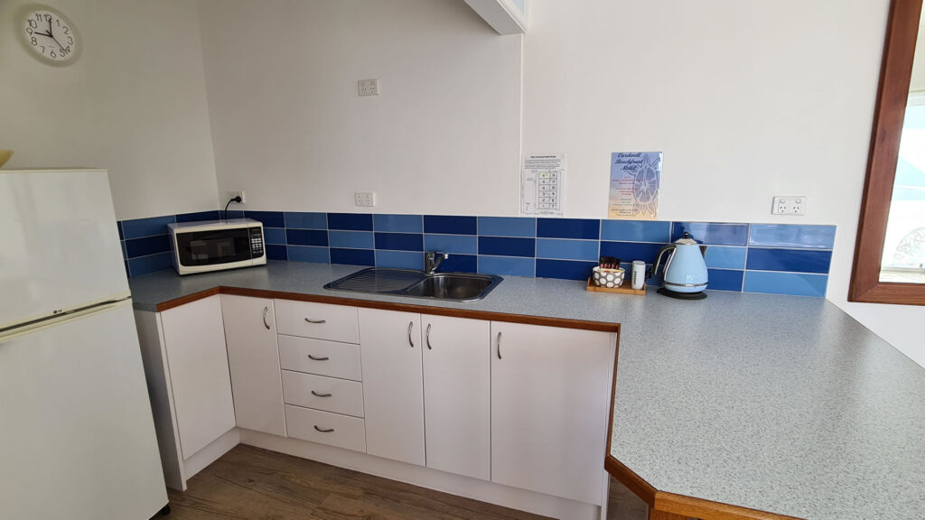 Rooms & Rates | Cardwell Beachfront Motel