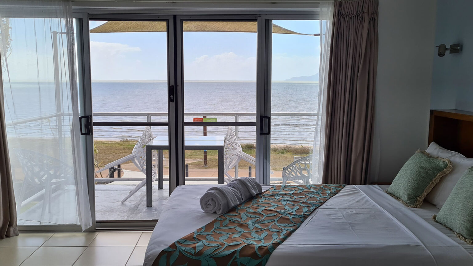 Rooms & Rates | Cardwell Beachfront Motel