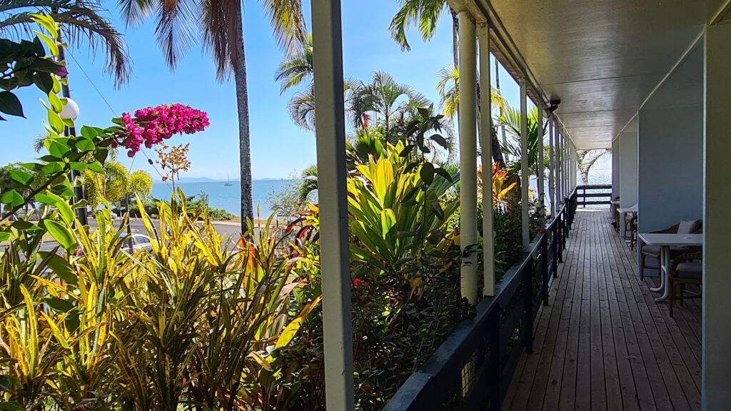 Rooms & Rates | Cardwell Beachfront Motel