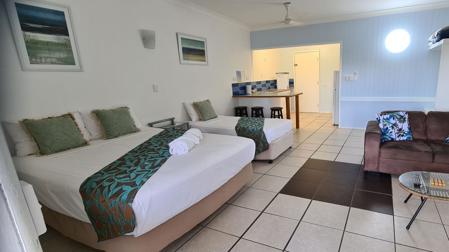 Rooms & Rates | Cardwell Beachfront Motel