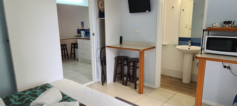 Rooms & Rates | Cardwell Beachfront Motel